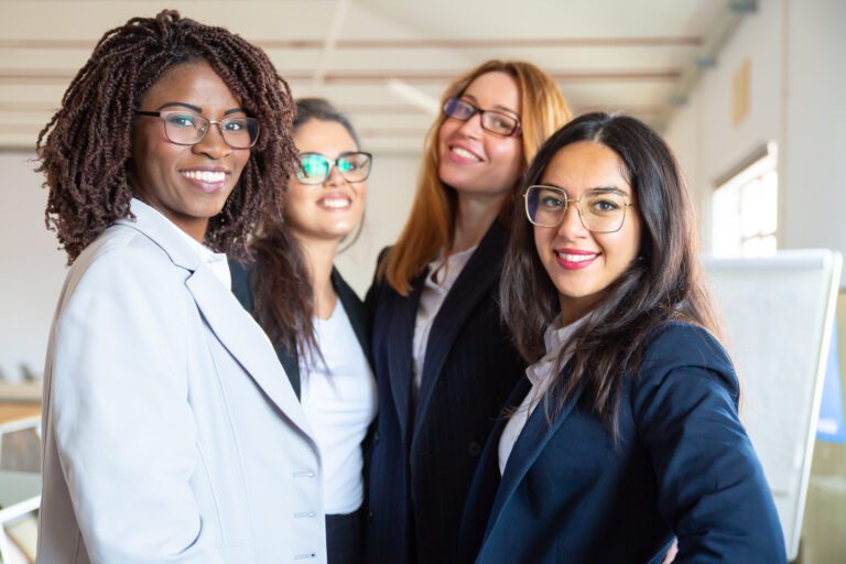 Bain CREW Program: For Ambitious Undergraduate Women